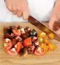 Stock Foto Recette de cuisson: Filet de porc grillé avec salade de tomates, étape numéro 3