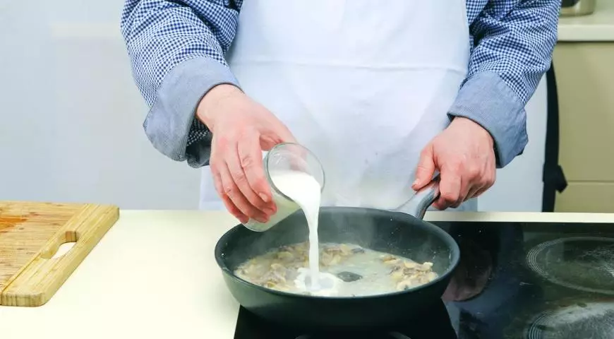 Mufananidzo wekubika rekodhi: Casserole kubva kune green bhinzi ine mushrooms, nhanho nhamba 3