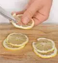 |免版税照片烹饪食谱：来自无花果的果酱柠檬，第3步一步