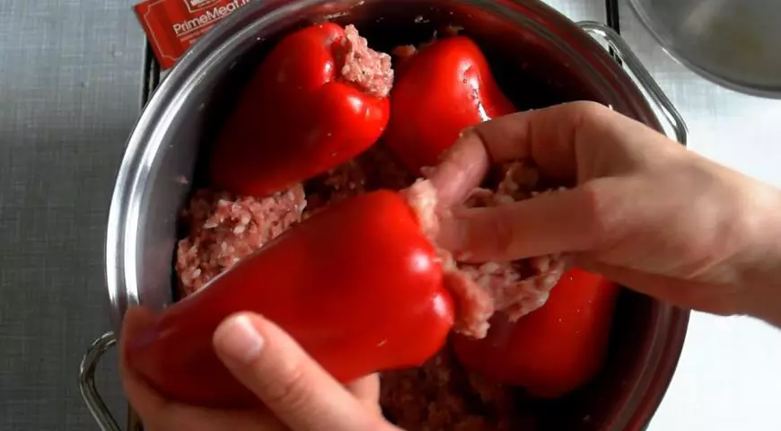 Fylling paprika med kjøttfylling