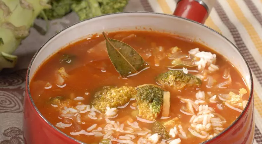 Таматавы суп з рысам і брокалі