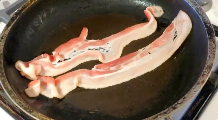Fry Bacon għal Sandwich