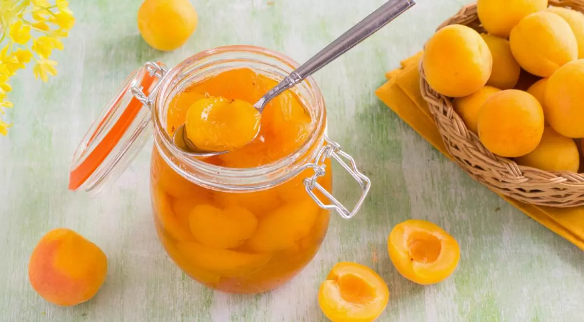 Apricot jams Five minutes, scait