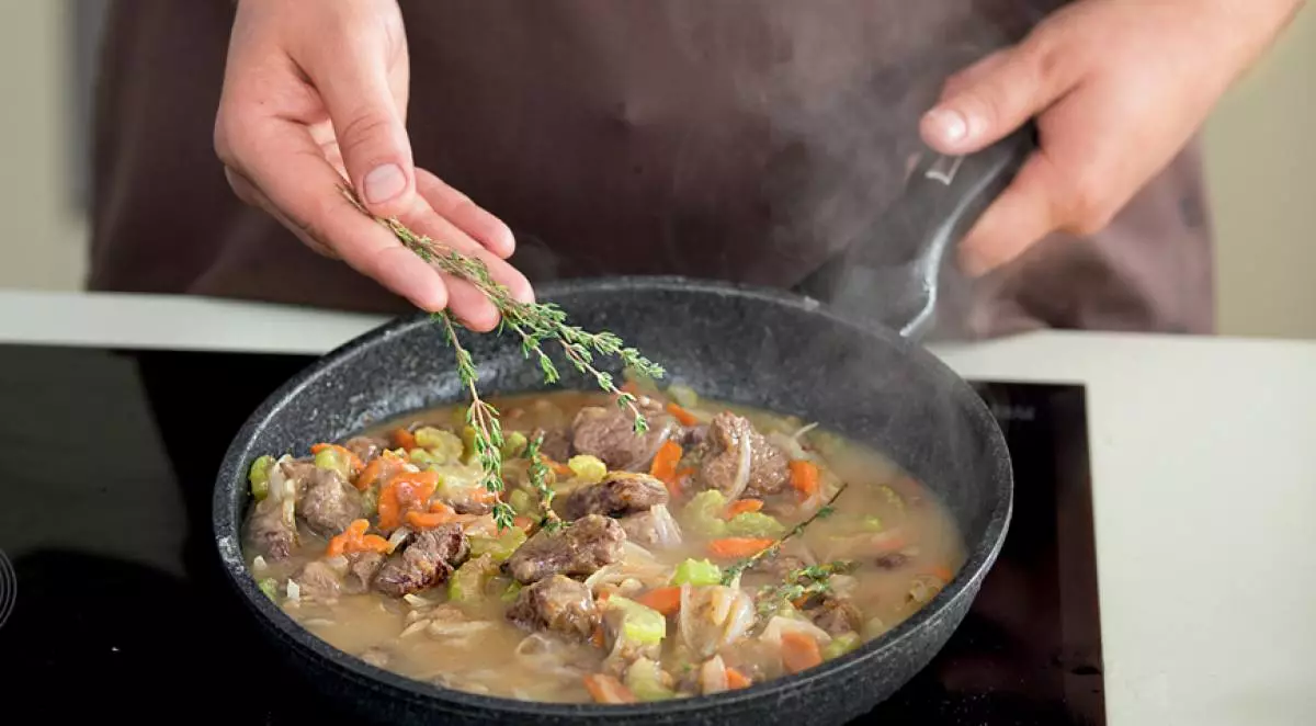 Photo Cooking Resepti: Suljettu naudanliha ja olut piirakka, vaihe nro 3