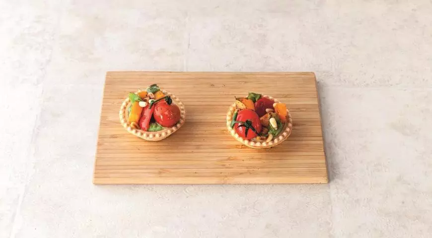 Foto resep memasak: tartlet dengan hummus hijau dan sayuran panggang, langkah nomor 5