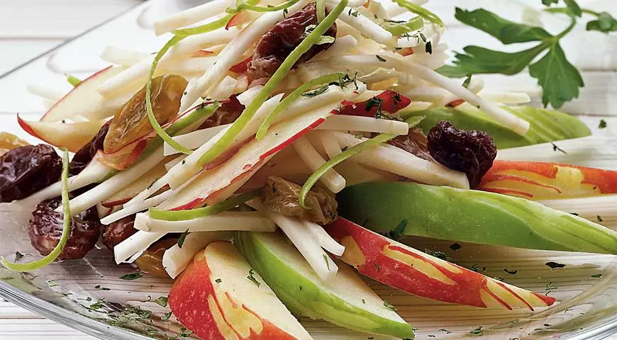 Salad rasin seleri ak pòm ak rezen chèch marinés