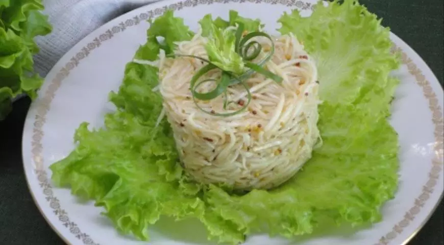 Foto Foto Cucinando Ricetta: insalata di radice di sedano, step №4