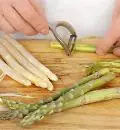 Stock Photo Kochen Rezept: Spargel unter Eiersauce mit rotem Kaviar, Schritt Nummer 2