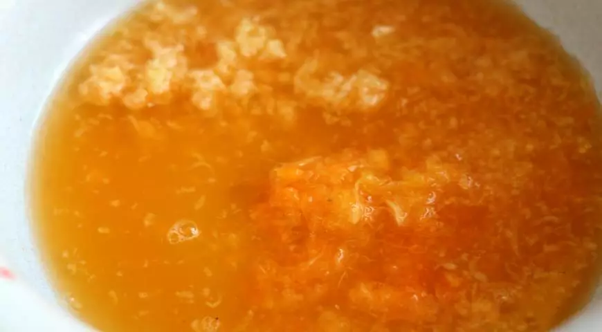 Préparation de la sauce au gingembre orange