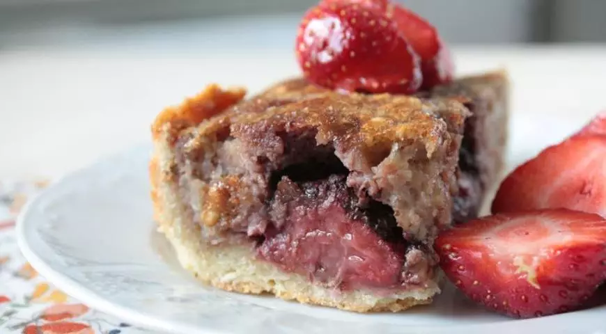 Pie with strawberry in chocolate