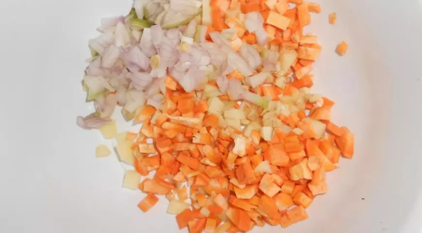 Fir Wellington Minzept Bogen, Karotten a Kartoffel geschniddene Kubel