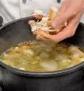 Stock Foto Coking Recipe: Smoked Cod Soup en blomkool, stap nûmer 6