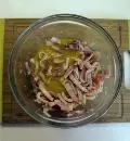 Potong daging babi, nyampur karo minyak lan bawang putih