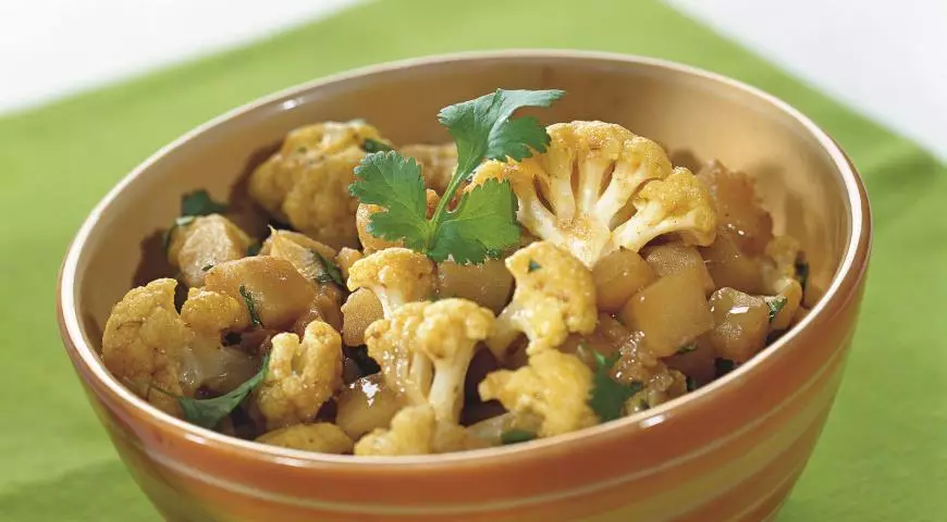 Curry iš žiedinių kopūstų ir bulvių