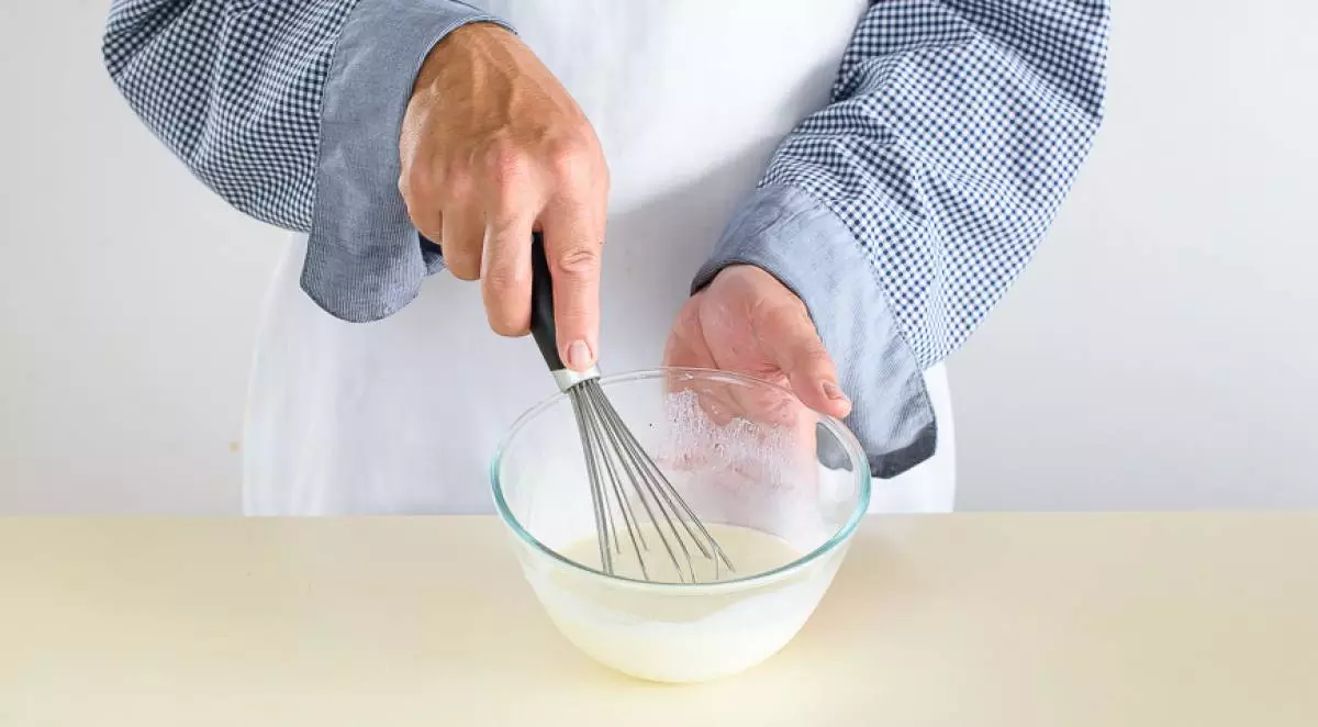 Stock Foto Kachen Rezept: Kish mat Poulet, Schrëtt Nummer 2