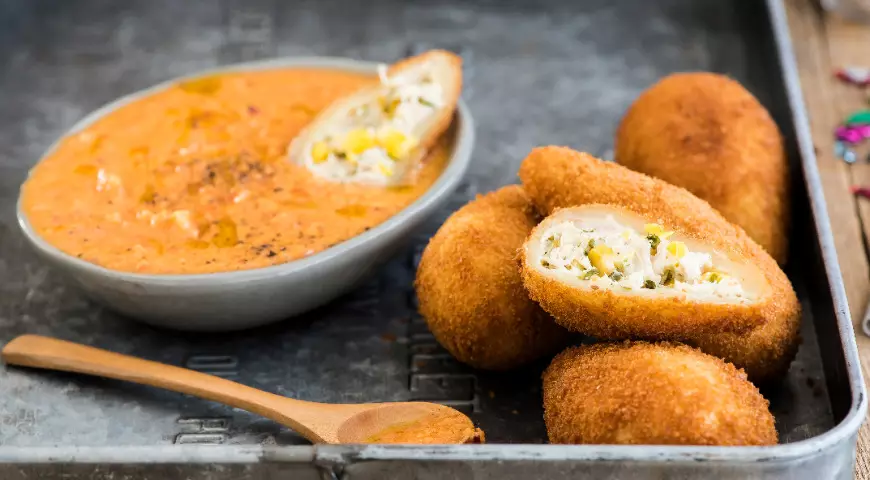 Koshignas, louças brasileiras de frango com queijo