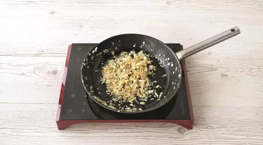 Foto kook resep: gebraaide kool met spek en appels, stap nr 2