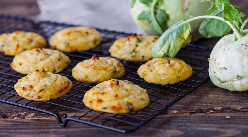 Kohlrabi e pães de batata