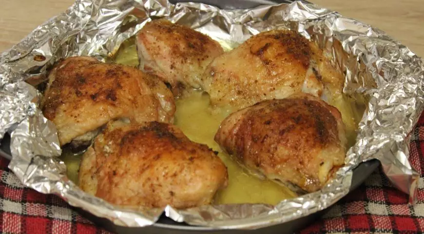 Las vallas de pollo al horno fragantes están listas.