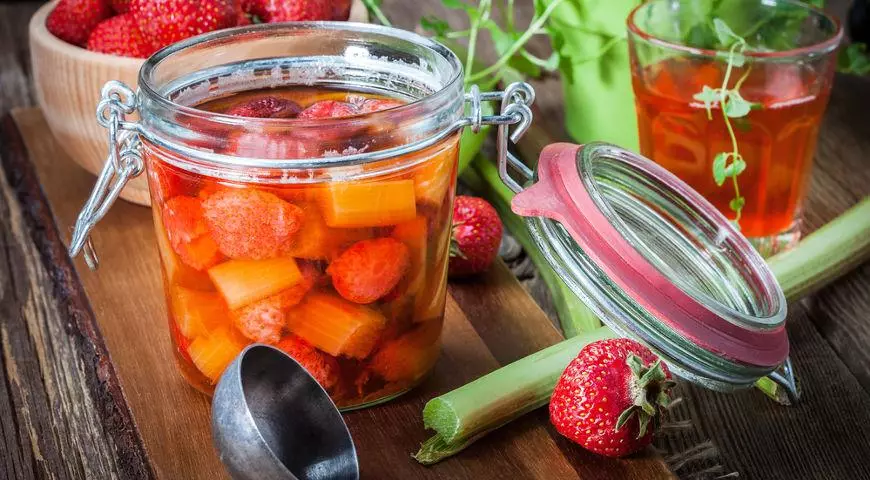 Usum Semas Stai Tuang: Jam Ti rhubarb, pinus macét, jam céri