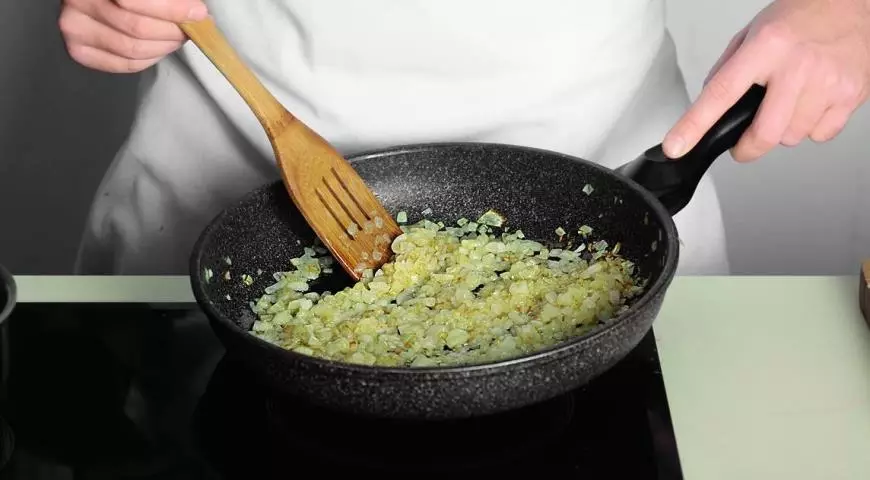 Foto de stock Receta de cocina: pasteles con pecho de carne, paso número 2