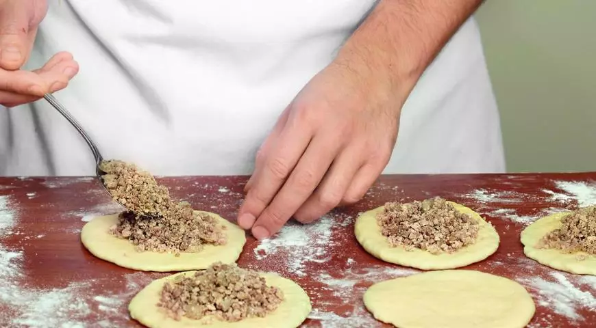 |免版税照片烹饪食谱：牛皮馅饼，第3步