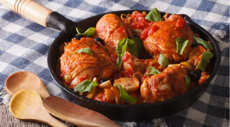 Chicken stewed with mushrooms and vegetables