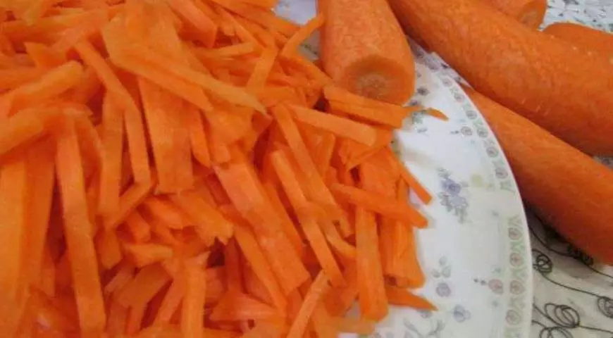 Kami menggosok wortel