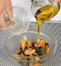 照片烹饪配方：橄榄油中的贻贝，第3步
