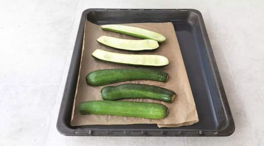 Förbered zucchini innan fyllning