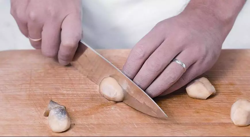 Estoque foto cozinhar receita: cogumelos brancos salgados, passo número 2