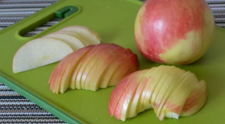 Снимка на получаването на рецепта: ябълкови кози от тест за слой, стъпка номер 1
