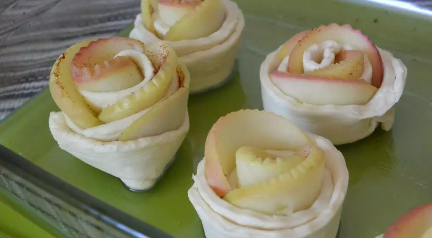 Litrato sa pag-andam sa resipe: Apple rosets gikan sa usa ka pagsulay sa layer, lakang numero 4