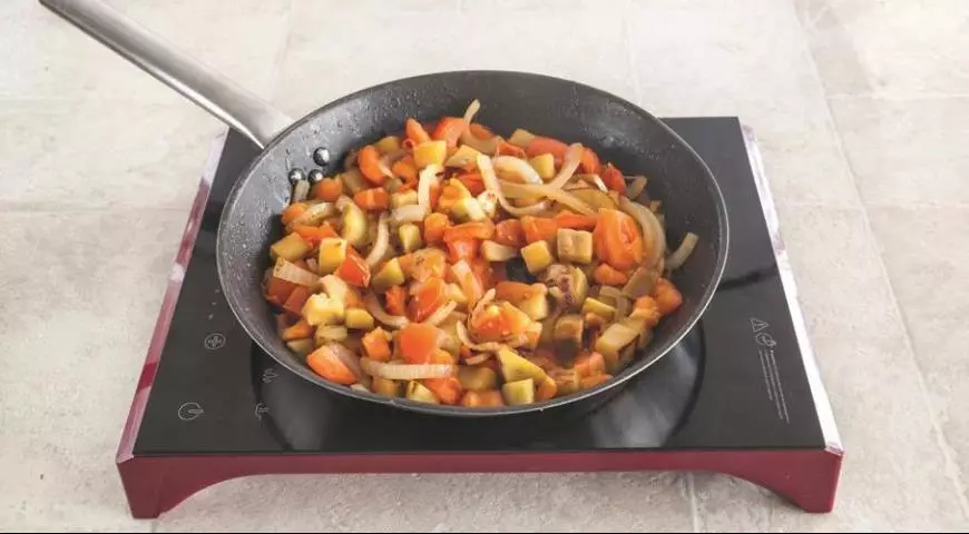 食譜的照片：西班牙燉雞肉和土豆，第2步一步