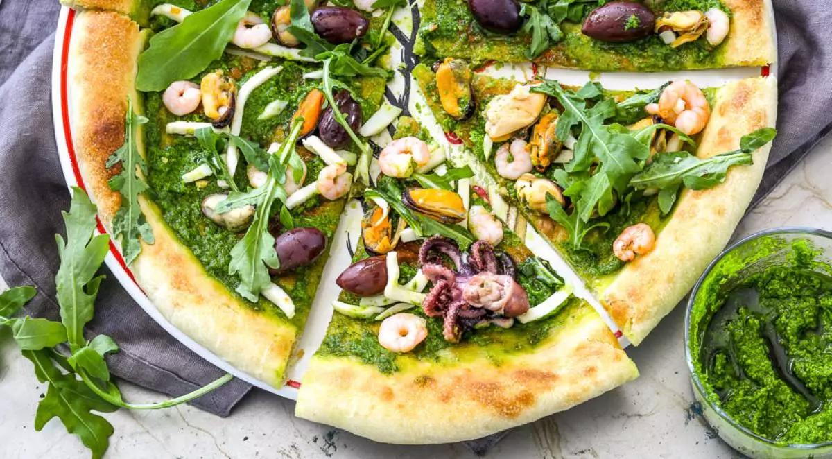 Pesto Pizza بىلەن دېڭىز مەھسۇلاتلىرى بىلەن