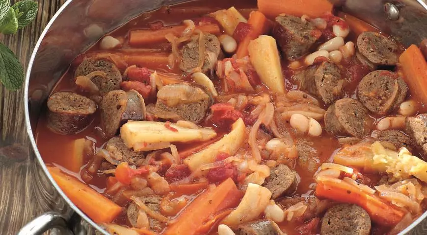 Ragu with lamb sausages in Tunisky