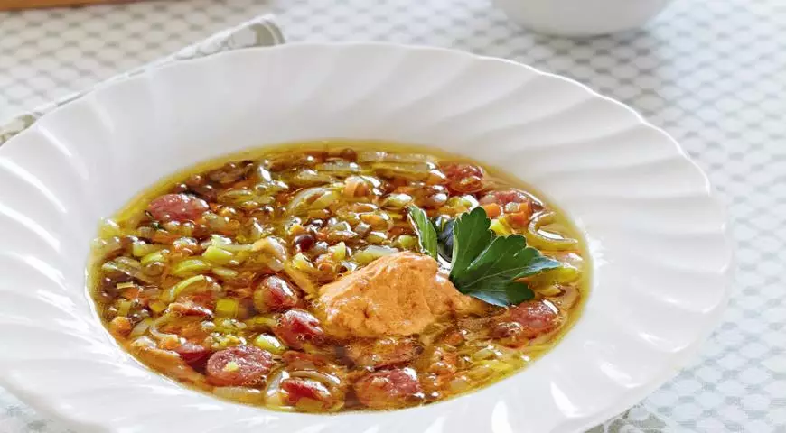 Supë me lentil me kos