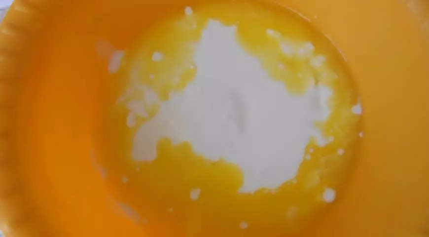 Azotar huevos con kéfir