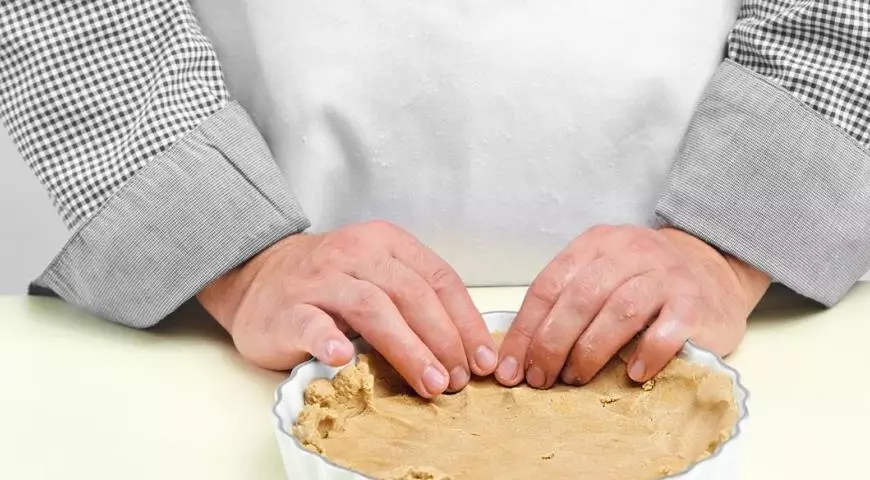 Фото на рецепт за готвење: kish од леќата брашно со зелен кромид, чекор број 3