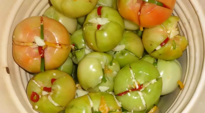 Bourse Foto Recette de cuisson: Tomates vertes salées avec remplissage aiguë, étape numéro 8