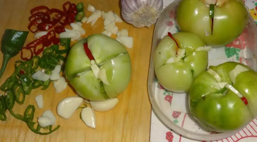 Photo Recept za kuhanje: Saljena zelena rajčica sa akutnim nadjevom, korak br. 6