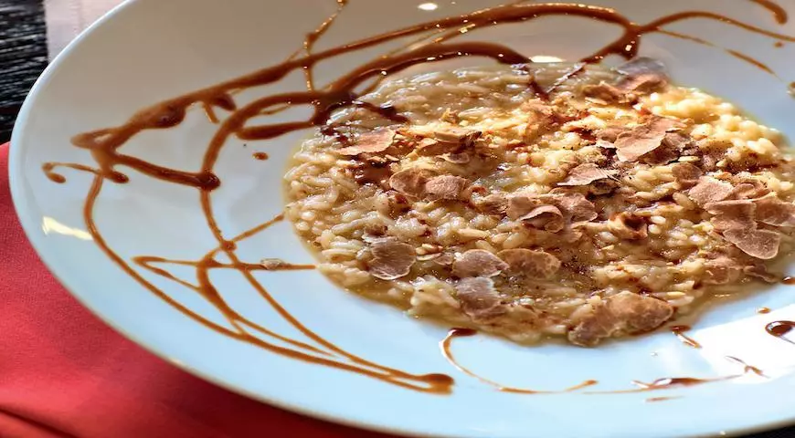 Risotto бо траффен ва фундуы