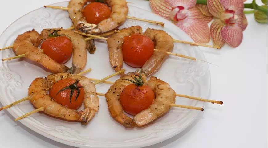 Ukupheka shrimp kebels nge-cherry