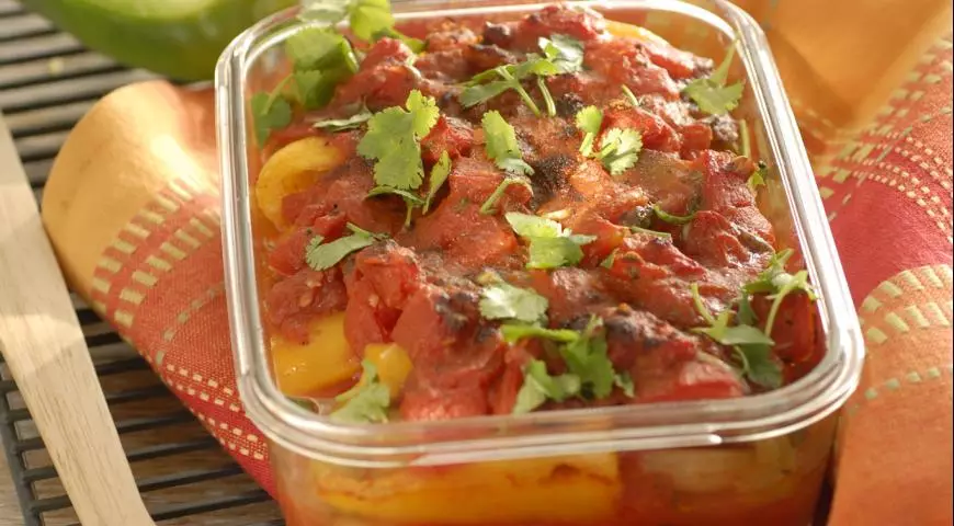 Casse-cocotte de légumes à la sauce tomate