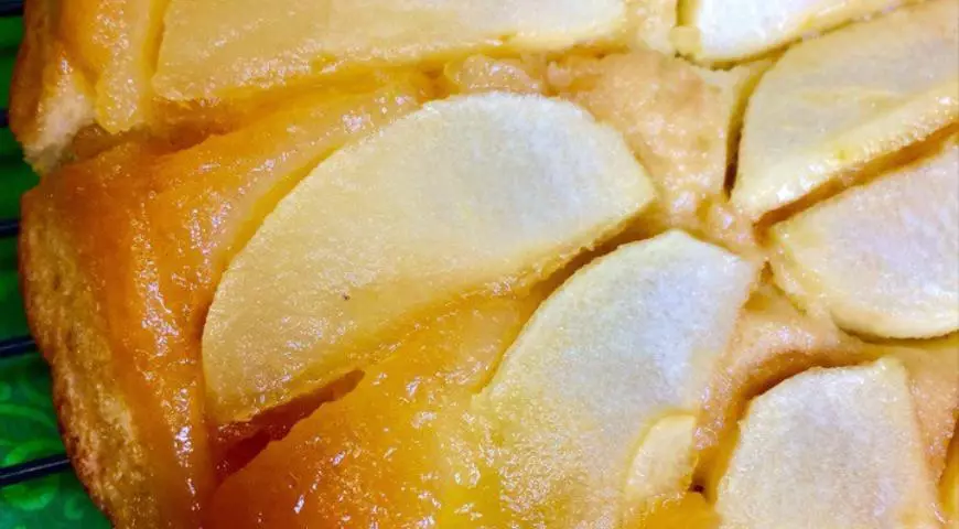 Zərif Apple Caramel Pie