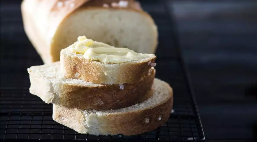 Маслинен хляб с полу
