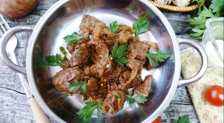 Foie de poulet aux pommes et oignons