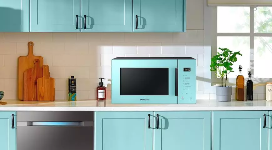 Microwave tinimbang warna: kaya Samsung adorns kitchens