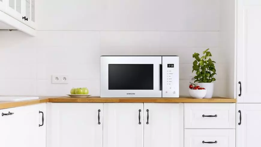 Microwave sebakeng sa mebala: joalo ka Samsung e khantša kichine ea rona 35099_2