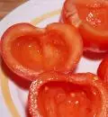 Tomatos wedi'u torri yn eu hanner, rydym yn dileu'r llwy ganol